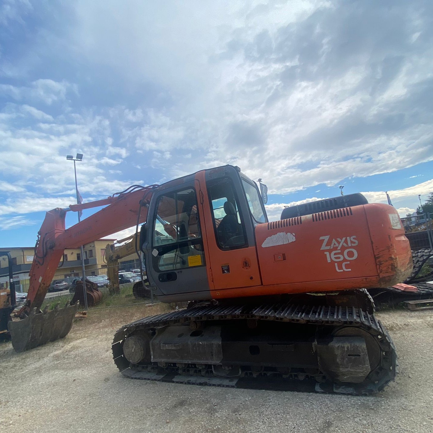 Escavatore cingolato marca HITACHI modello ZAXIS 160LC - Edimac Pescara